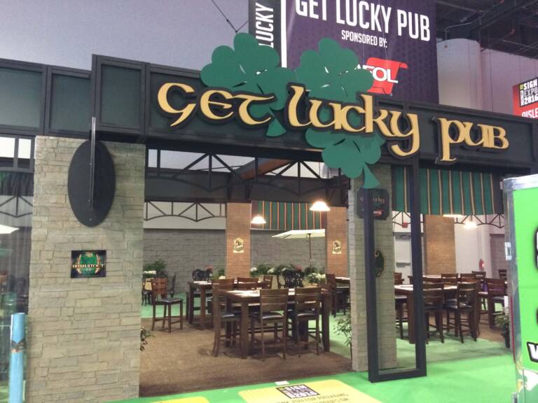 30 Trade Show Booth Design Ideas to Attract Visitors